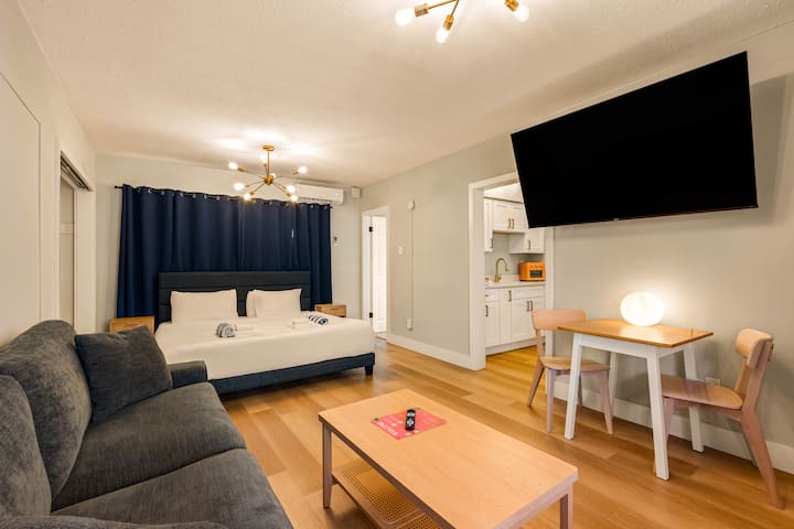 Cute Coastal Oasis ~3 Min To Beach - Clearwater, FL