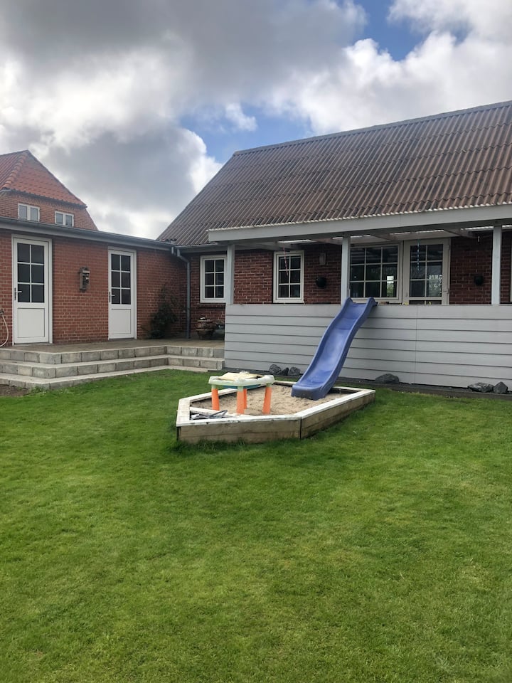 Hyggeligt Byhus I Fabjerg - Lemvig