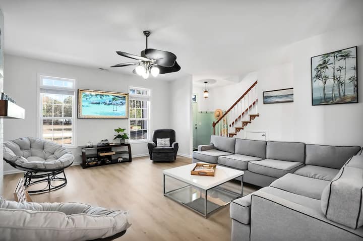 Casablanca Getaway • Walk To Beach • Pet Friendly - Bald Head Island, NC