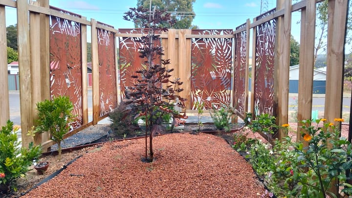 Pemberton Japanese Garden Studio 
2026 Superhost - Pemberton