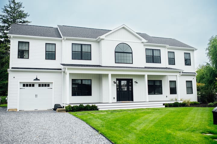 New! 6br, 4.5 Bath, Pool, Hot Tub, Walk To Beach - Greenport, NY
