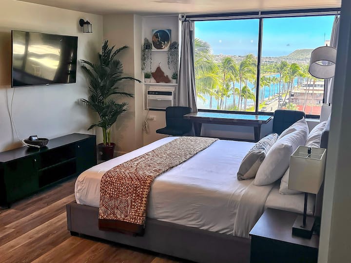 Cozy Studio In Waikiki W/ King Bed &Canal View - Honolulu