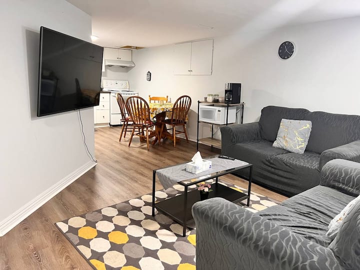 2 Bedroom 2 Bath Cozy Basement With2 Parking - Ontario