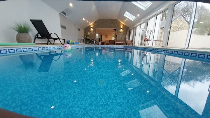 Maison De Famille - Piscine Intérieure - 4chambres - Plouescat