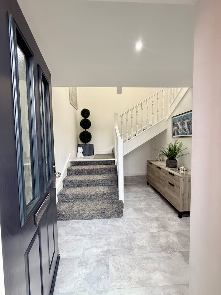 Modern Cardiff Home - Parking For Up To 3 Cars - Cardiff