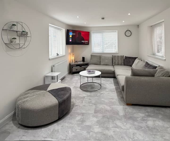 Modern Cardiff Home - Parking For Up To 3 Cars - Barry
