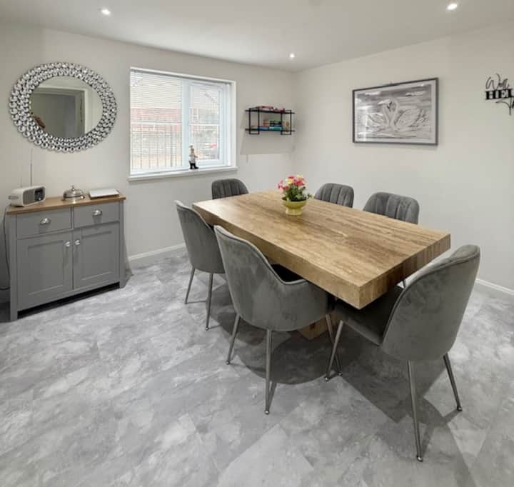 Modern Cardiff Home - Parking For Up To 3 Cars - Cardiff