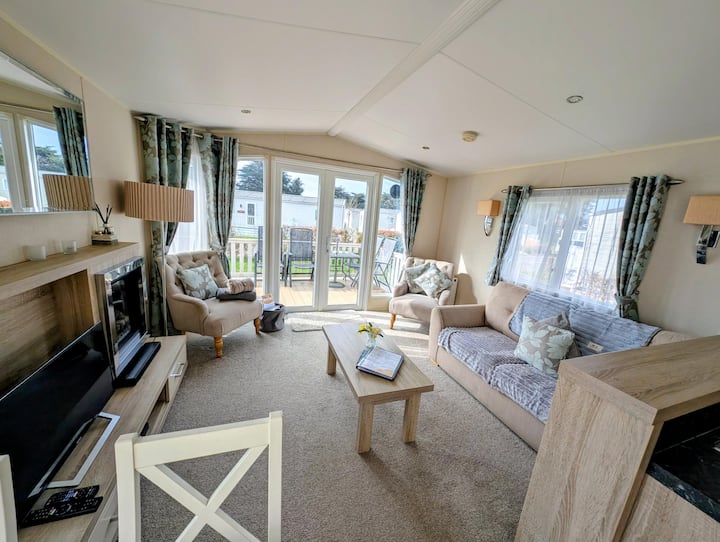 Dog-friendly 2br, 2ba Family Haven By Avon Beach - Highcliffe