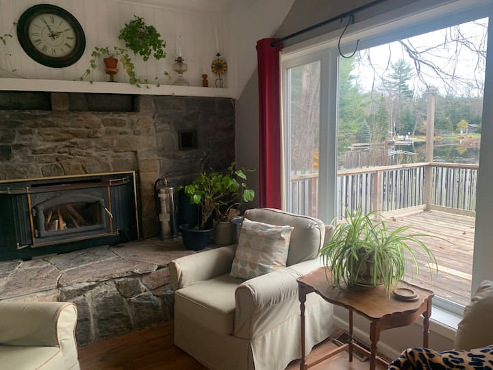 The Bay On Golden Beach - Bracebridge