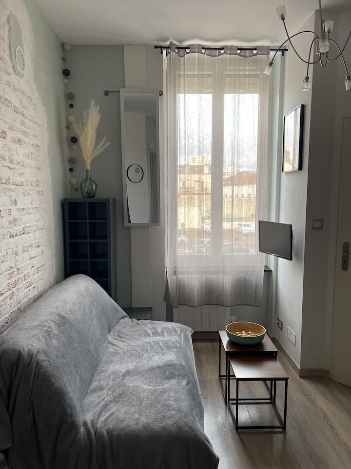 Petit Studio Dans Un Immeuble Tranquille - Chalon-sur-Saône