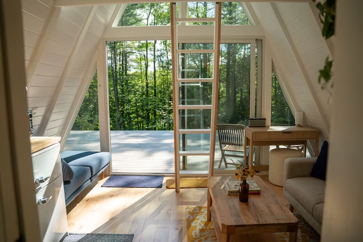 Tiny A-frame Rest House In Woods Near Mountains - Vermont