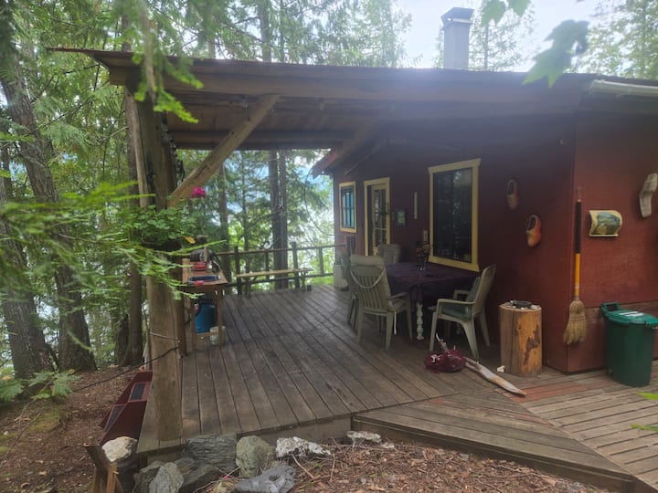 Arrow Lake Escape Off Grid Cabin - Nakusp