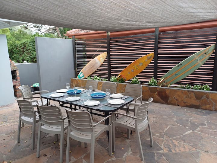 The Jbaynian Guest House

For A Relaxed Holiday - Jeffreys Bay