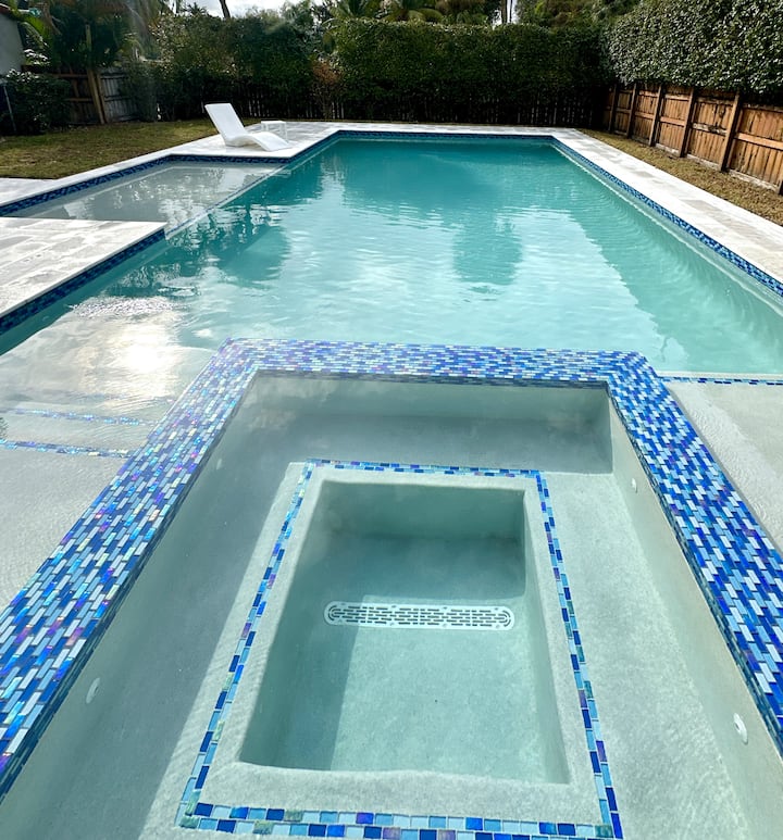 Miami Beach Shores, Massive Pool W/ Spa, & Garage - Miami Shores, FL