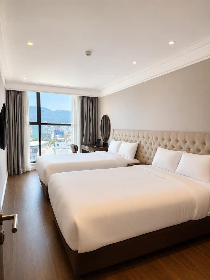 Beachfront Apt-2br, Free Pool & Bathtub - Da Nang