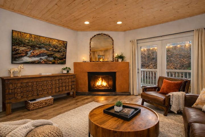 1st Floor Condo Near Dollywood | Indoor Pool - Pigeon Forge, TN
