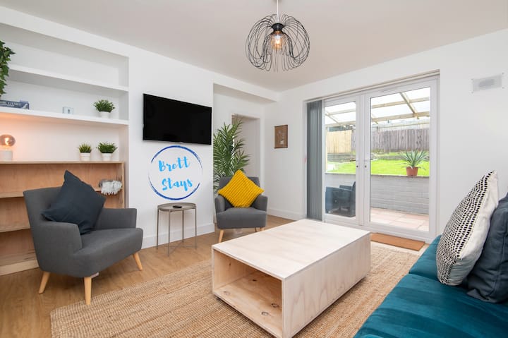 Superkingbed | Parking | Alexa | Garden | Sleeps 6 - Brístol