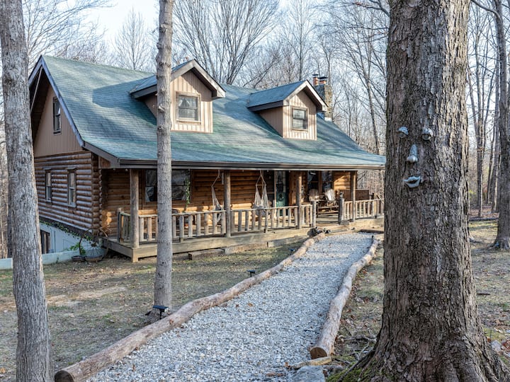 Family Friendly Secluded Cabin;king Bed & Hot Tub! - Louisville, KY