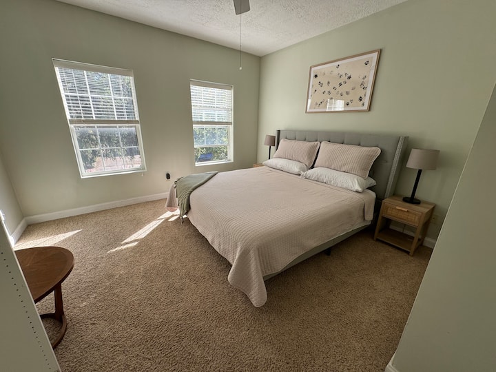 Private Room W/ King Bed In The Heart Of Columbus - Columbus, OH