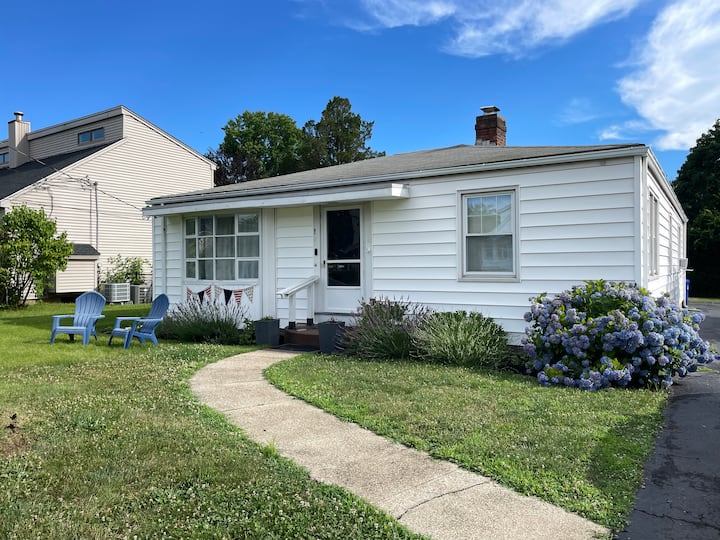 Charming Ranch By The Shoreline - Branford, CT
