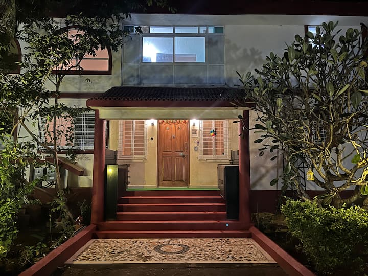 Golden Perch Beach Villa For Large Groups - Goa