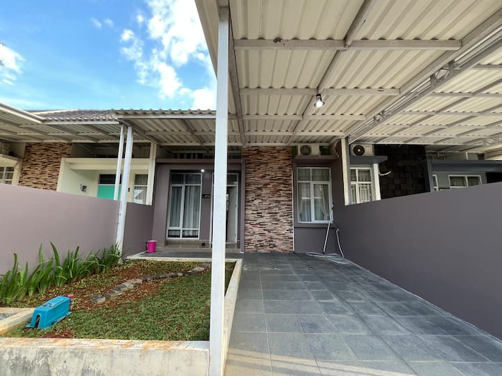 Two Bedroom With Hot Water (Bukit Cimanggu City) - Bogor