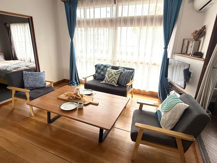 2人でも貸切ok 
最大6人でゆったり過ごす一棟宿｜自炊可・静かな滞在 - Asahikawa