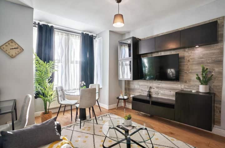 Cosy 2 Bed Home Near Excel Exhibition Centre - Londen
