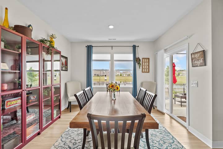 Modern, Newer Home Near Indianapolis - King Bed - Pendleton, IN