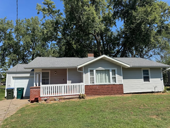 Cozy, Clean & Pet-friendly – Near Kirksville High - Thousand Hills State Park, Kirksville