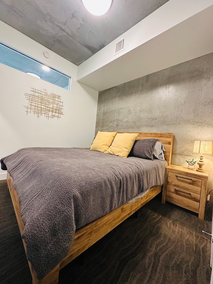 Downtown | Hot Tub | Gym | King Bed | Business - Salt Lake City, UT