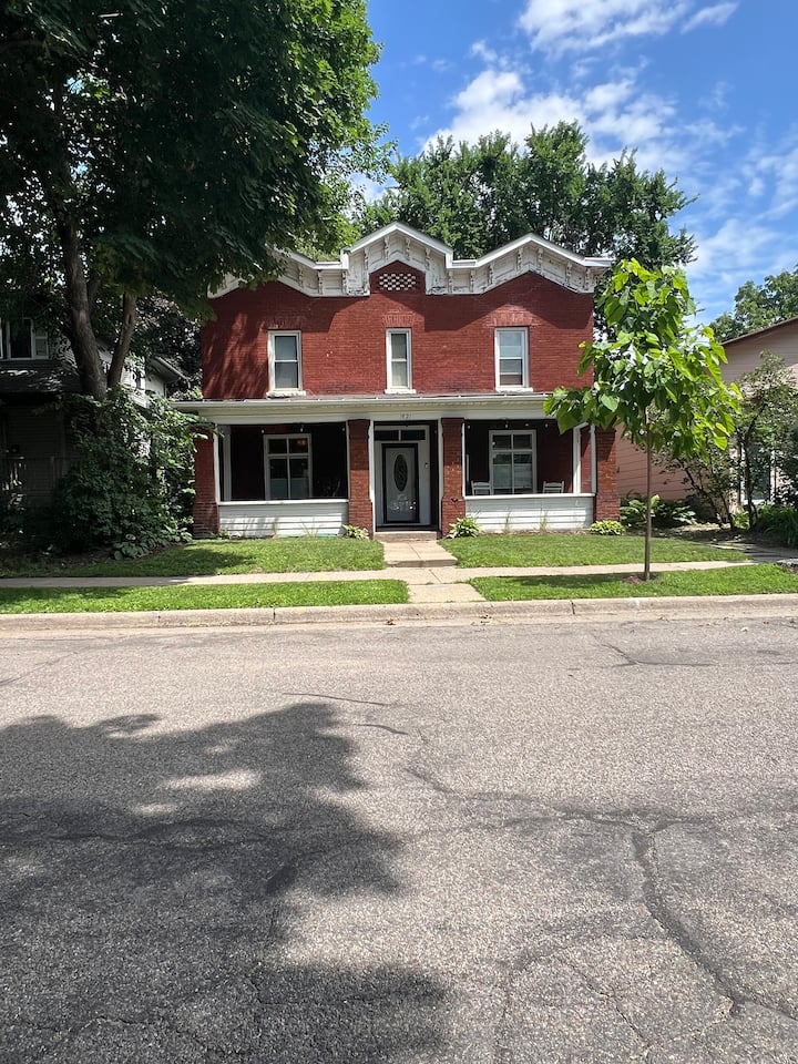 Ne Minneapolis Brick Beauty - Unit 2 - Minneapolis, MN