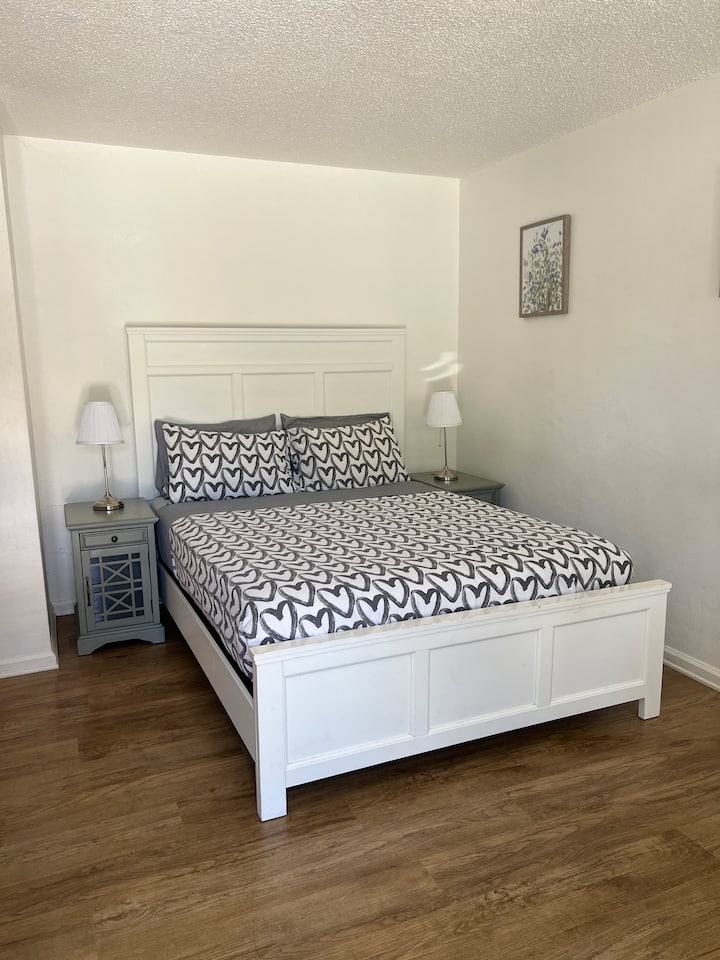 Cozy Ocean Studio 1 Block To The Beach (Suculento) - Skytower, San Diego