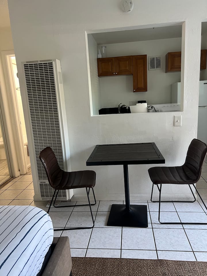 Cozy Ocean Beach Studio 1 Blck 2 Beach (Boardwalk) - San Diego, CA