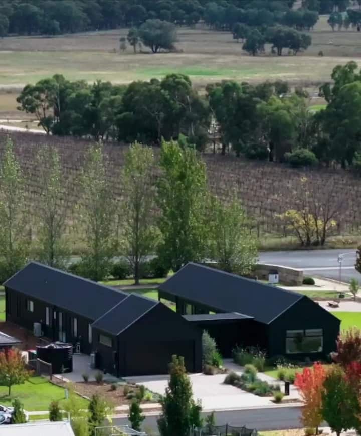 Jarli Barn Mudgee's Contemporary Luxury Escape - Mudgee