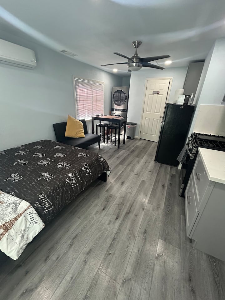 Well Equipped Studio Unit W/ Parking, Laundry - San José