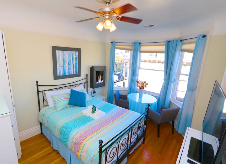 Opulent Sunny Room With Private Bath - San Francisco, CA