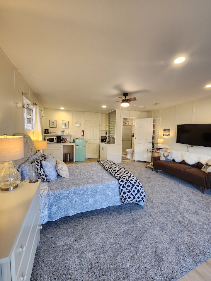New, Spacious East Studio In Lovely Estate Home - Boulder, CO