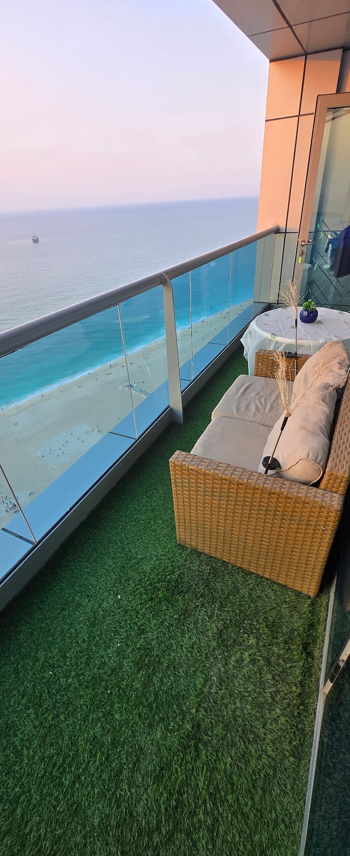 Beach Front Duplex Penthouse - Full Sea View - Ajmán
