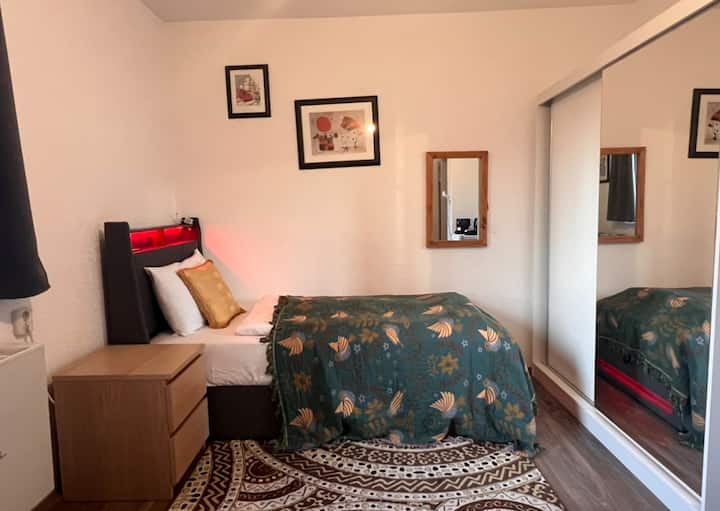 Ideal Short Or Long Stay Private Room In München - Munich