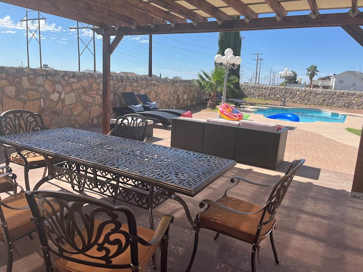 The Pool House -Shopping, Hiking & Fort Bliss - North Hills - El Paso