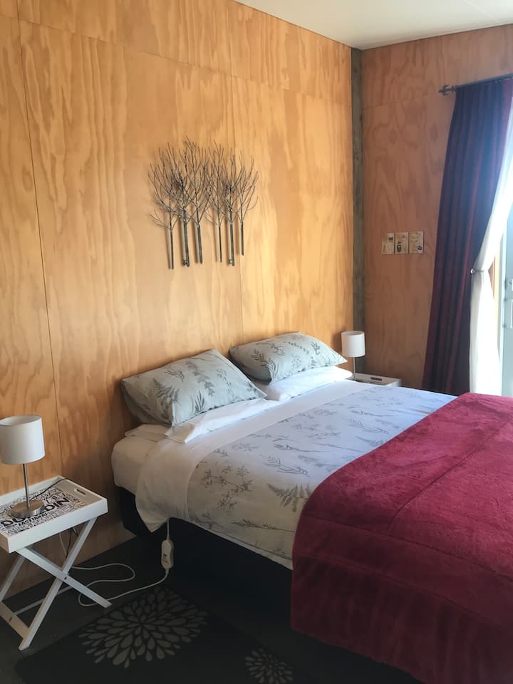 Intimate Tunnel Beach Retreat - Dunedin