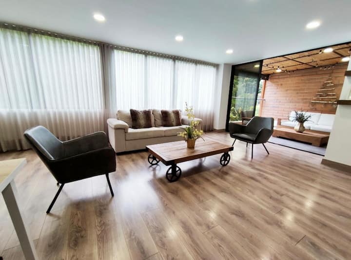 Serene 3br Apartment Just Off The Golden Mile - Medellín