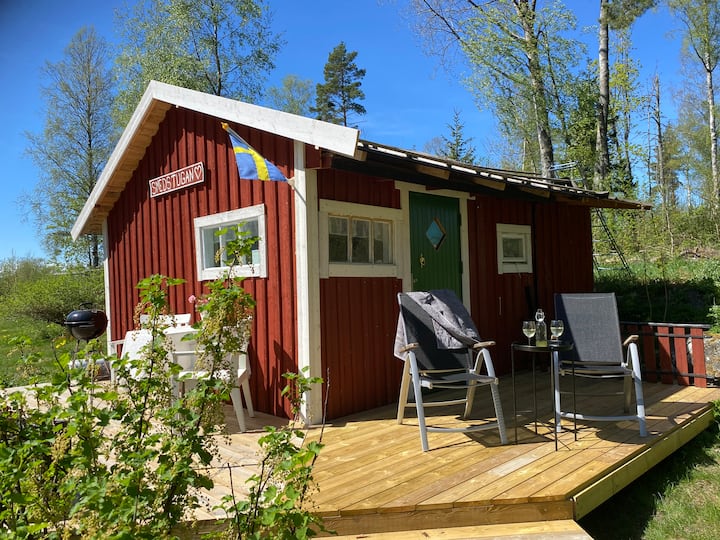 Rofylld Oas Nära Norrtälje. Frukostkorg Erbjuds. - Norrtälje