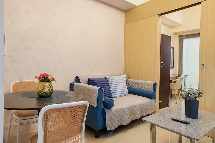 Keziah's Place @ Grass With Netflix & Balcony - Quezon City