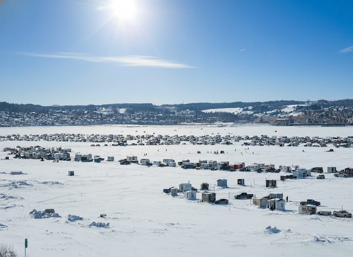 Vue Sur Le Village De Pêche Blanche, Accès à 500 M - Saguenay