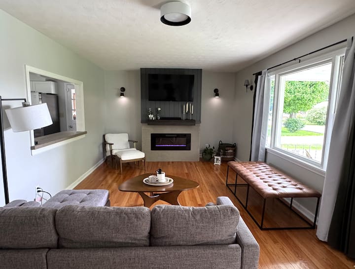 Downtown Elizabethtown Mid-century Charm Home - Elizabethtown, KY