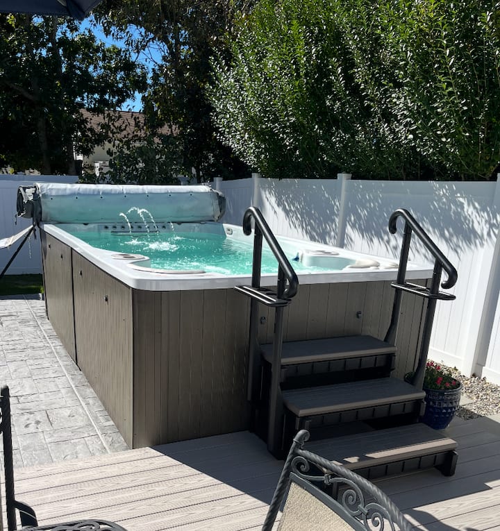 Swim Spa/hot Tub
300 Ft To Bay!
Bay Shore Getaway - Poverty Beach, NJ