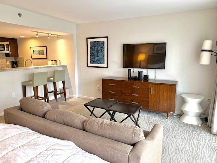 Ilikai Waikīkī Studio W/ 2 Pools And Large Lanai - Honolulu, HI