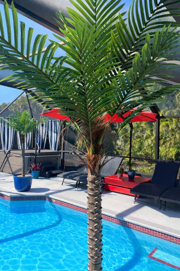 Coastal Pool Home/hot Tub - 3 King Beds - Sleeps 8 - Cape Coral, FL